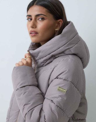 Barbour Brantley Steppjacke mit Vichy-Karo und Kapuze in Tr&uuml;ffel/Wei&szlig;