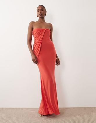 Asos Robe bandeau longue et moulante avec encolure drap&eacute;e et torsad&eacute;e - Rouge