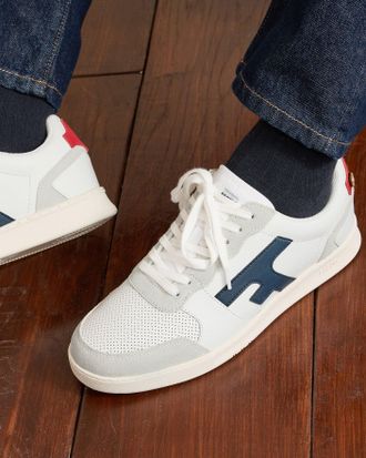 Faguo Baskets cuir blanc et bleu marine