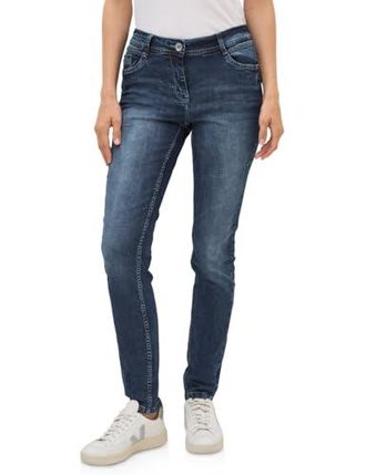 Cecil 3716101 Jean &agrave; Coupe d&eacute;contract&eacute;e, Mid Blue Wash, 27W / 32L Femmes
