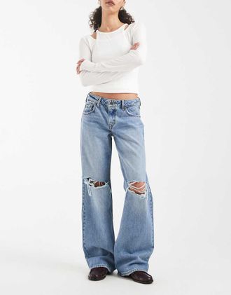 Levi's Locker sitzende Jeans in Mittelblau mit niedrigem Bund und Zierrissen