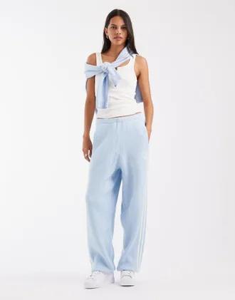 adidas Originals x Jennie pantalon de surv&ecirc;tement en maille &agrave; revers bleu doux