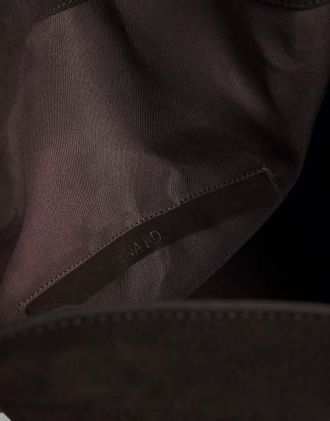 NA-KD Tragetasche aus Wildleder in Dunkelbraun mit Umschlag