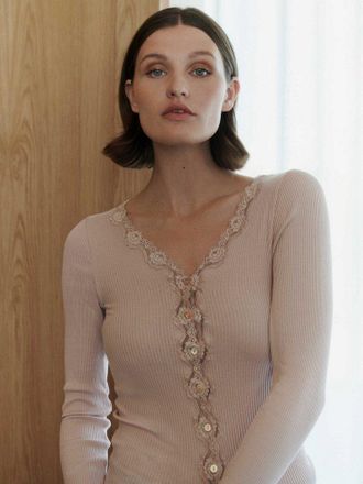 Rosemunde Strickjacke Babette Silk Cardigan mit Seide Vintage-Spitzenbesatz, Perlmuttknopfleiste, Langarm, Seidenmix