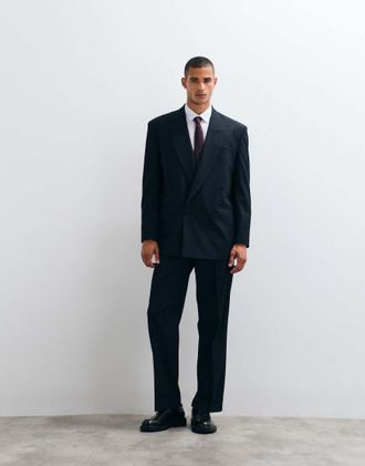 Asos blazer de costume crois&eacute; d&eacute;contract&eacute; &agrave; fines rayures m&eacute;talliques bleu marine