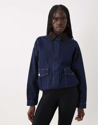Asos veste en jean zipp&eacute;e avec col contrastant en bleu moyen fonc&eacute;