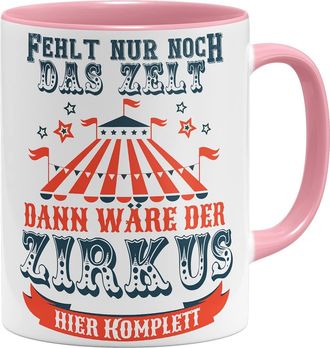 OM3 Fehlt nur noch das Zelt, dann w&auml;re der Zirkus hier komplett Tasse mit Spruch - Keramik Becher - 11oz 325ml - Beidseitig Bedruckt - Rosa