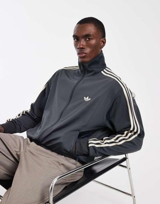 adidas Originals Exclusivit&eacute; ASOS - adidas Originals - Firebird - Top de surv&ecirc;tement - Gris fonc&eacute;