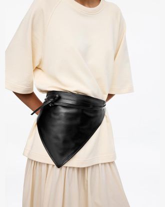 Arket Lederg&uuml;rtel Mit Dreieckiger Tasche -Schwarz