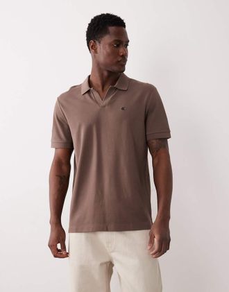 Calvin Klein Jeans Polo en piqu&eacute; avec col ouvert - Marron-Brown