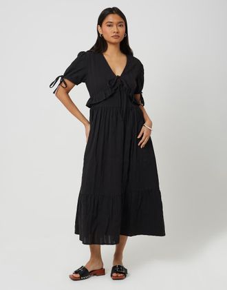 Brave Soul Maxikleid in Schwarz mit Puff&auml;rmeln, Bindedetail und R&uuml;schendetails