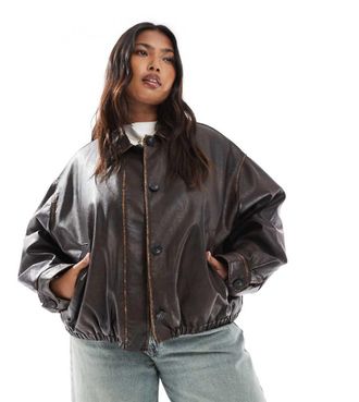 Asos Curve ASOS DESIGN Curve - Bomberjacke in Braun mit Leder-Optik in Vintage-Waschung