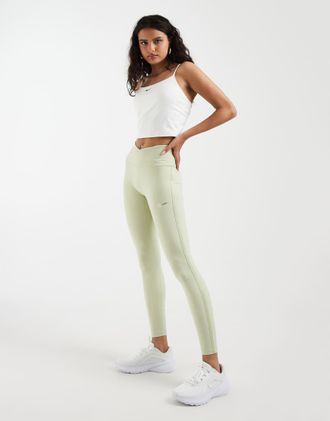 Nike One Dri-FIT - Leggings in Hellgr&uuml;n mit gewickeltem Bund