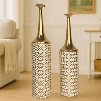Leewadee 2er Set gro&szlig;e Bodenvasen aus Metall - Moderne hohe Vasen in Gold Wei&szlig; (66/59 cm) - Stilvolle Deko f&uuml;r den Wohnbereich