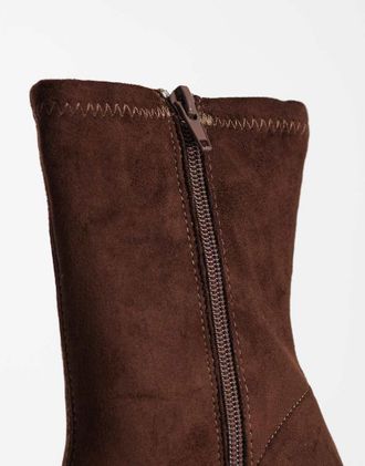 River Island Elastische Stiefel in Dunkelbraun mit Absatz