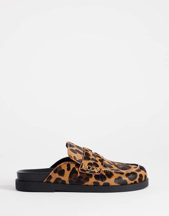 Topshop Addie - Mules-Loafer aus echtem Leder mit Fell-Finish und Leopardenmuster-Braun