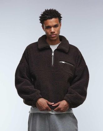 Asos Kastiges Sweatshirt in Braun mit extremer Oversize-Passform, kurzem Rei&szlig;verschluss, &uuml;berschnittenen Schultern und Kragen-Brown