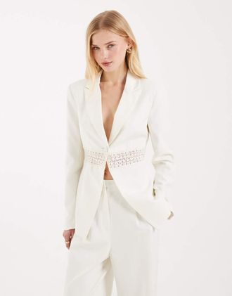 Miss Selfridge Taillierter Blazer in Elfenbeinwei&szlig; mit Spitzeneinsatz, Kombiteil