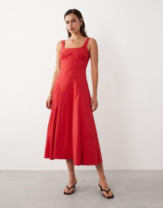 Mango x Hailey Bieber - Robe trap&egrave;ze longue structur&eacute;e &agrave; encolure carr&eacute;e - Rouge vif