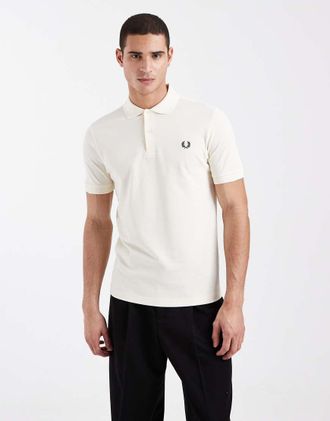 Fred Perry Polohemd in Ecru mit Logo-Neutral