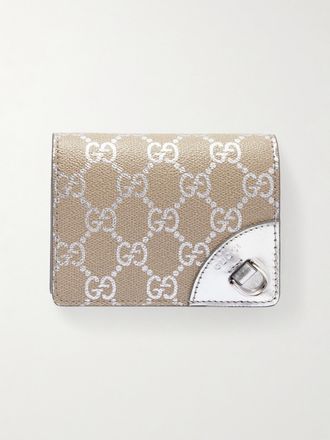 Gucci Gg Emblem Kleines Portemonnaie Aus Strukturiertem Leder Mit Print Und Besätzen In Metallic-optik - Silber