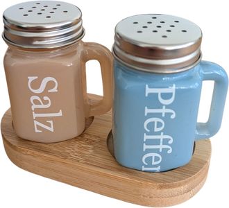 AG - Adriano Goldschmied Salz- & Pfefferstreuer Set mit Bambus Tablett - Glas Streuer mit Edelstahl Deckel - Retro Design K&uuml;chenaccessoire & Tischdeko - Perfekt als Geschenkid