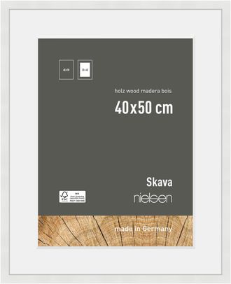 Nielsen Design Bilderrahmen mit Passepartout, 40 x 50 cm, Holz, Weiß, Posterrahmen zum Aufhängen im Hoch- & Querformat, Echtglas, Skava