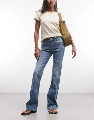 True Religion Becca Big T - Bootcut-Jeans in verwaschenem Mittelblau