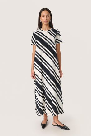 Soaked In Luxury Jerseykleid Lockere Passform White and Black Diagonal white black