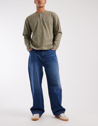 Tommy Jeans Theo - Weite Jeans in dunkelblauer Waschung