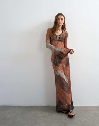 Topshop Lang&auml;rmliges Maxikleid aus gestricktem Netzstoff in gebranntem Orange mit abstraktem Muster
