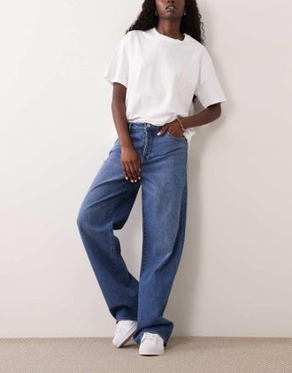 Good American jean vintage large &agrave; taille haute et jambe large d&eacute;lav&eacute; bleu moyen