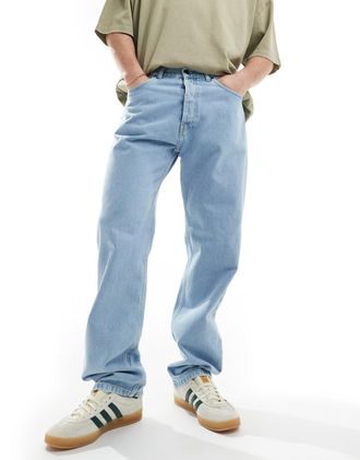Carhartt Work in Progress Nolan - Locker geschnittene Straight Jeans in hellblauer Waschung