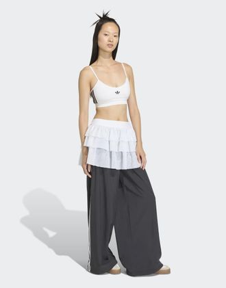 adidas Originals Adilenium - Pantalon avec d&eacute;tail en dentelle - Noir