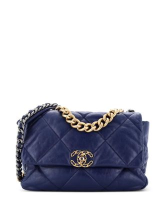 Chanel grand sac &agrave; bandouli&egrave;re matelass&eacute; 19 Flap Bag - Bleu