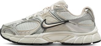 Nike Nike V5 RNR Schuh F&uuml;r Damen, Summit White/Sail/Schwarz/Light Orewood Brown, HQ7901-104, 37.5 EU (W 6.5 US)