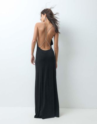 Asos hochgeschlossenes Maxikleid mit Strass-Kreuzdetail und Twist am R&uuml;cken in Schwarz