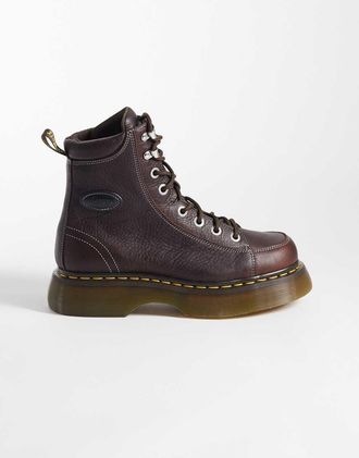 Dr. Martens Buzz boot 8 oeillets en marron fonc&eacute;