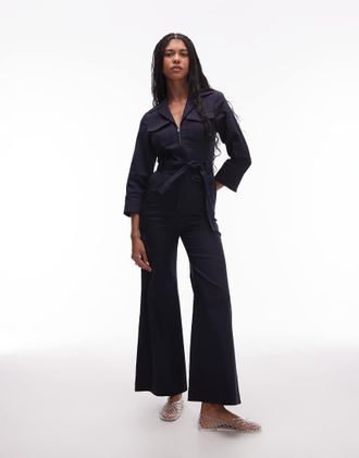 & Other Stories Jumpsuit in Marineblau mit Bindeg&uuml;rtel und aufgesetzten Taschen-Schwarz