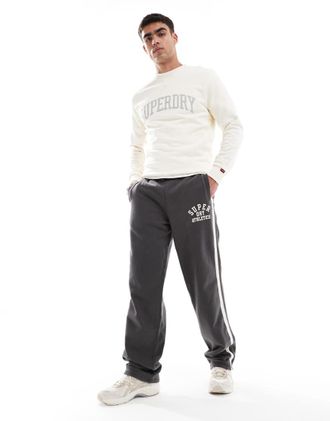Superdry Athletic Essentials - Gerade geschnittene Jogginghose in Anthrazit-Grau