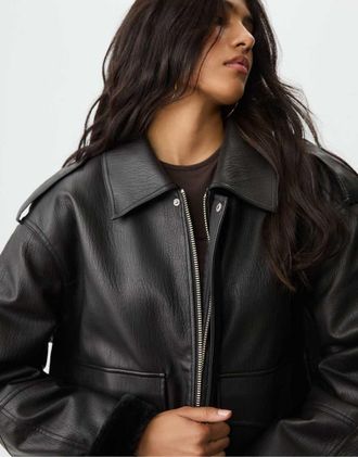 Stradivarius Veste en similicuir &agrave; d&eacute;tail contrastant - Noir