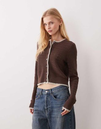 Abercrombie & Fitch Strickjacke in Braun mit V-Ausschnitt und Kontrastn&auml;hten-Brown