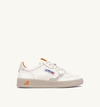 Autry SNEAKERS MEDALIST LOW AUS LEDER IN MARSHMALLOW UND FANTA