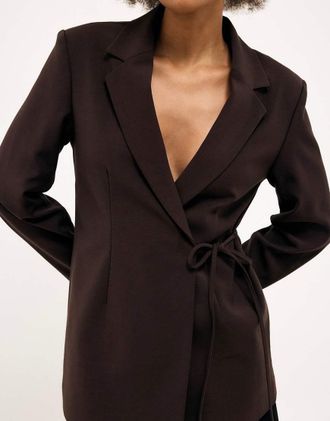 NA-KD Regular-Blazer mit Bindedetail in Braun