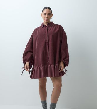 Asos Curve ASOS DESIGN Curve Hybrid-Cord-Minikleid mit Hemdkragen, Ballon&auml;rmeln und Voile-Saum in verwaschenem Burgunderrot