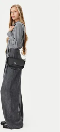 Calvin Klein Jeans Handtasche Minimal Monogram Shoulder Pouch LV04K3161G Schwarz