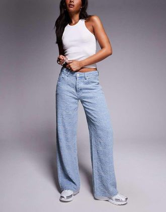 Liquor & Poker Baggy Jeans in hellblauer Waschung mit geprägter Struktur