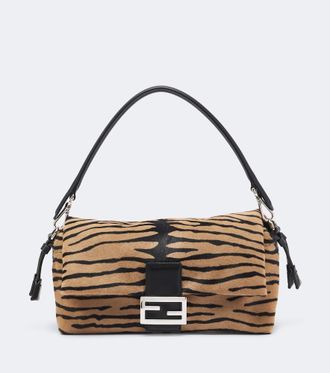 Fendi Schultertasche Baguette Soft Medium aus Kalbshaar