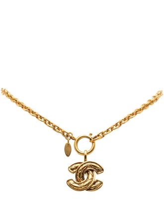 Chanel collier &agrave; pendentif CC matelass&eacute; en plaqu&eacute; or (1970-1980)