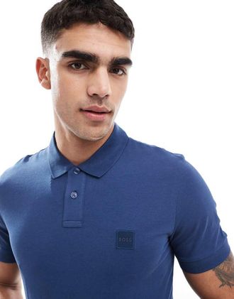 Boss Orange by Hugo Boss Passenger - Polo ajust&eacute; en piqu&eacute; avec logo embl&eacute;matique - Bleu moyen